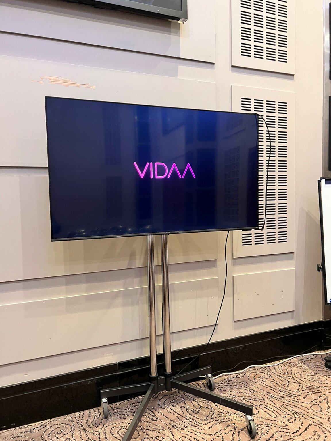 Projector and screen Hire for a funeral - Proscreens Screen Hire